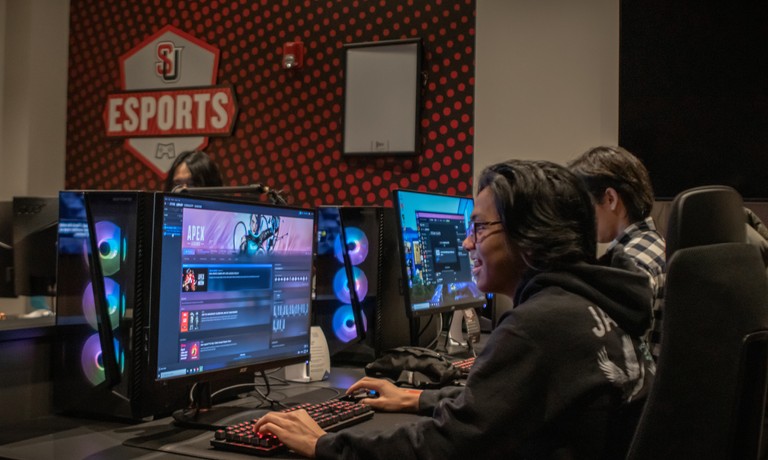 Esports & Gaming | University Recreation | Life at Seattle U | Seattle ...